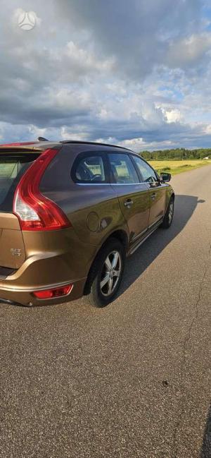 Brown Volvo XC60 2010 in Vievis, with an engine capacity of 2.40 L and mileage of 284 thousand km for 5800 €, photo 6 on AUTOMOTO.COM.LV