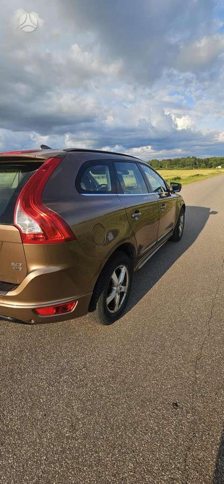 Brown Volvo XC60 2010 in Vievis, with an engine capacity of 2.40 L and mileage of 284 thousand km for 5800 €, photo 6 on AUTOMOTO.COM.LV