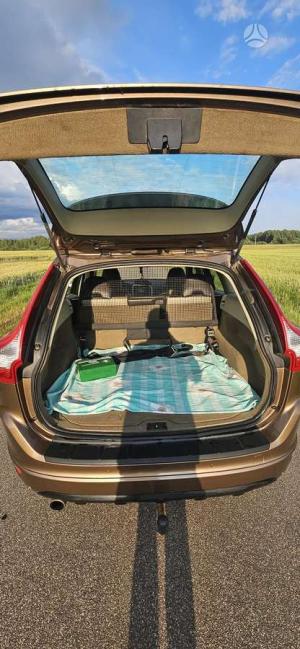 Brown Volvo XC60 2010 in Vievis, with an engine capacity of 2.40 L and mileage of 284 thousand km for 5800 €, photo 8 on AUTOMOTO.COM.LV