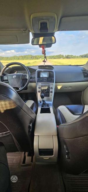 Brown Volvo XC60 2010 in Vievis, with an engine capacity of 2.40 L and mileage of 284 thousand km for 5800 €, photo 9 on AUTOMOTO.COM.LV