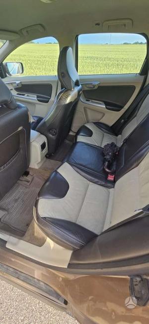 Brown Volvo XC60 2010 in Vievis, with an engine capacity of 2.40 L and mileage of 284 thousand km for 5800 €, photo 14 on AUTOMOTO.COM.LV
