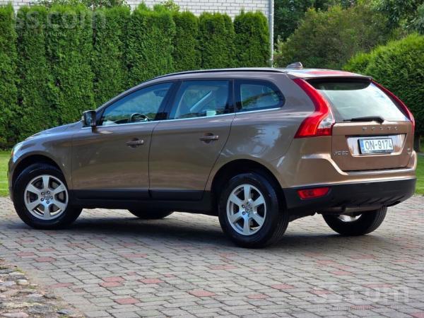 Brown Volvo XC60 2010 in Riga, with an engine capacity of 2.40 L and mileage of 306 thousand km for 7950 €, photo 3 on AUTOMOTO.COM.LV