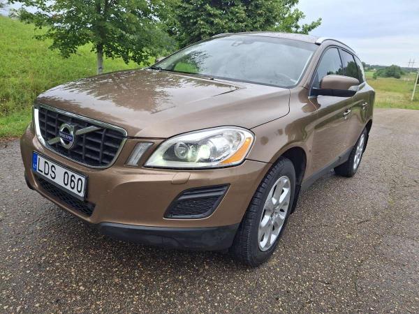 Brūns Volvo XC60 2010 Utena, ar dzinēja tilpumu 2.40 L un nobraukumu 291 tūkst. km par 7200 €, foto 1 vietnē AUTOMOTO.COM.LV