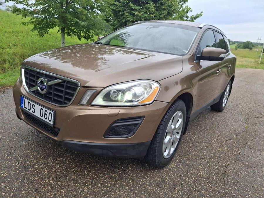 Brūns Volvo XC60 2010 Utena, ar dzinēja tilpumu 2.40 L un nobraukumu 291 tūkst. km par 7200 €, foto 1 vietnē AUTOMOTO.COM.LV
