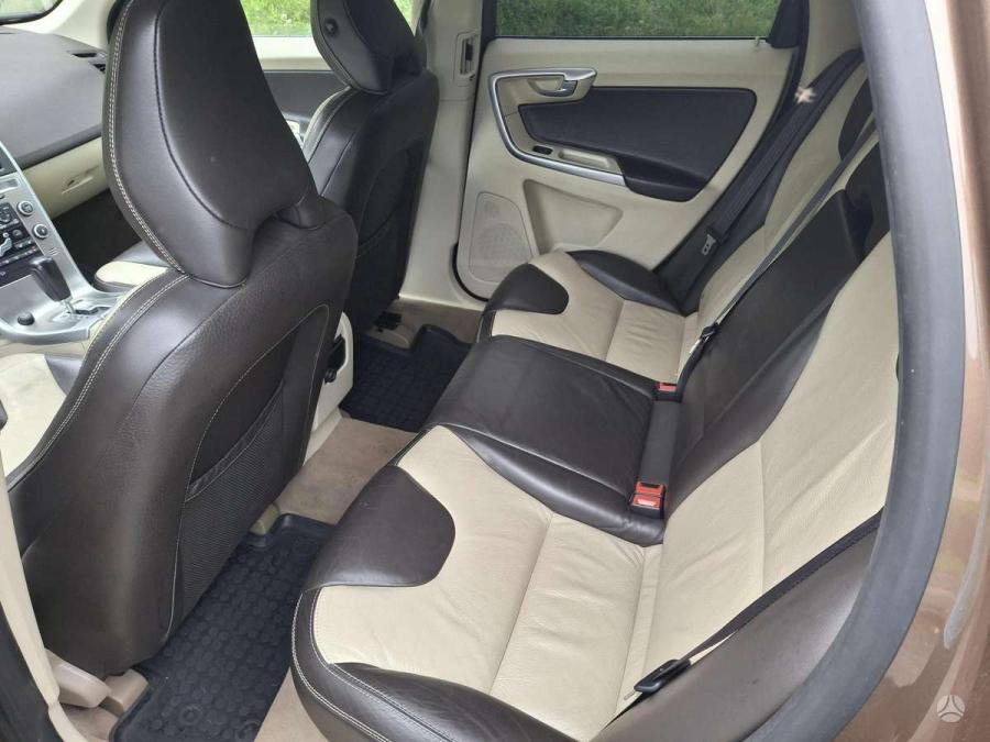 Brūns Volvo XC60 2010 Utena, ar dzinēja tilpumu 2.40 L un nobraukumu 291 tūkst. km par 7200 €, foto 5 vietnē AUTOMOTO.COM.LV