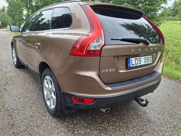 Brūns Volvo XC60 2010 Utena, ar dzinēja tilpumu 2.40 L un nobraukumu 291 tūkst. km par 7200 €, foto 5 vietnē AUTOMOTO.COM.LV