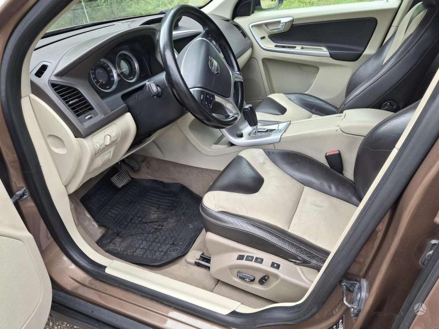Brūns Volvo XC60 2010 Utena, ar dzinēja tilpumu 2.40 L un nobraukumu 291 tūkst. km par 7200 €, foto 7 vietnē AUTOMOTO.COM.LV