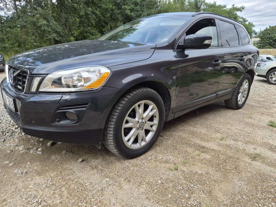 Brūns Volvo XC60 2010 Viļņa, ar dzinēja tilpumu 3.19 L un nobraukumu 139 tūkst. km par 7000 €, foto 4 vietnē AUTOMOTO.COM.LV