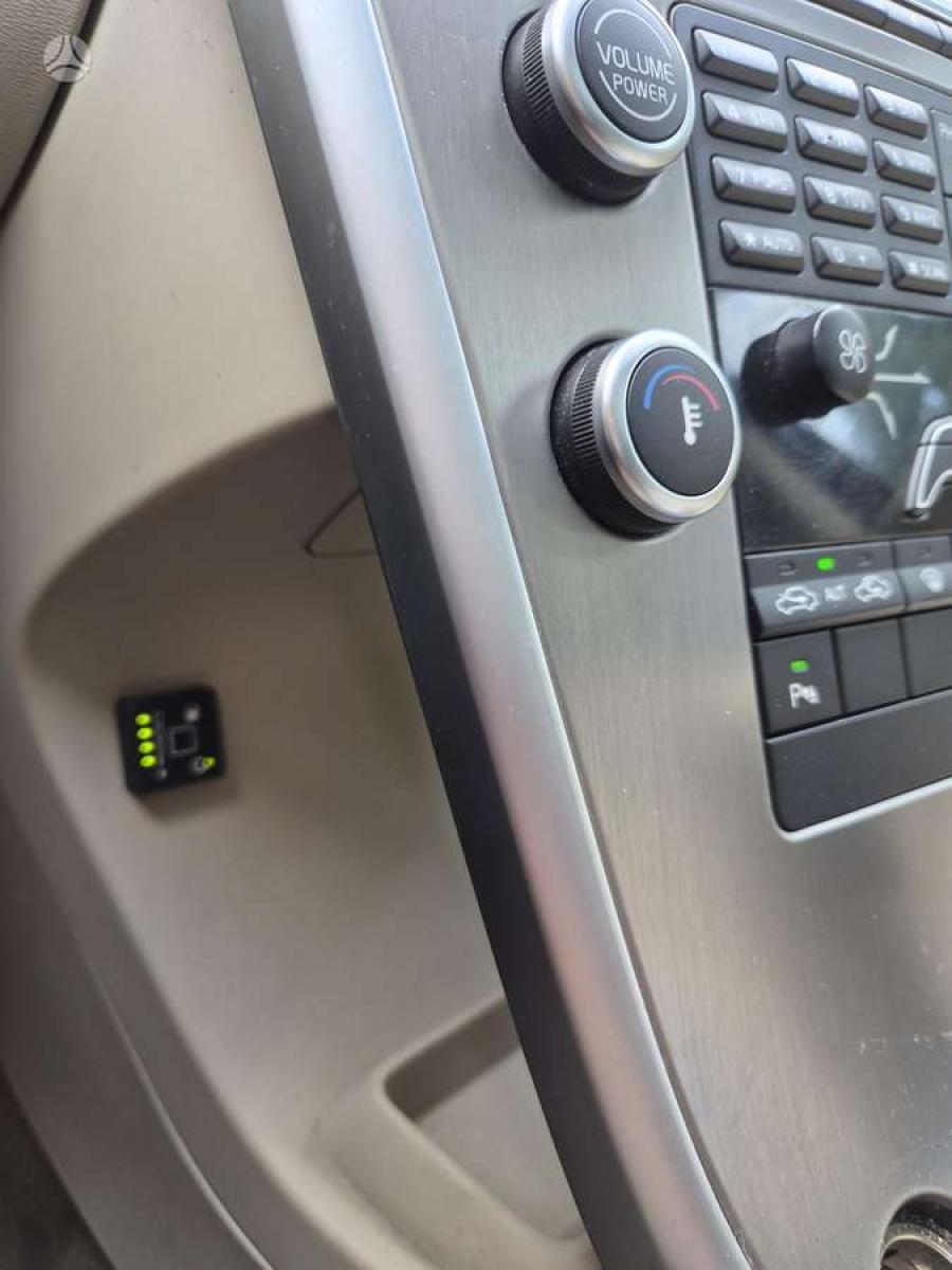 Brūns Volvo XC60 2010 Viļņa, ar dzinēja tilpumu 3.19 L un nobraukumu 139 tūkst. km par 7000 €, foto 11 vietnē AUTOMOTO.COM.LV
