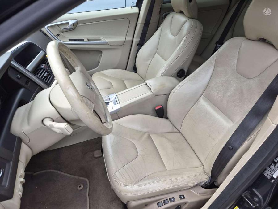 Brūns Volvo XC60 2010 Viļņa, ar dzinēja tilpumu 3.19 L un nobraukumu 139 tūkst. km par 7000 €, foto 12 vietnē AUTOMOTO.COM.LV