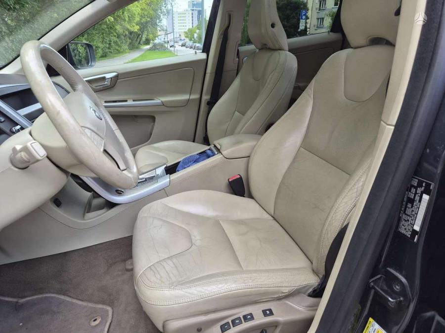 Brūns Volvo XC60 2010 Viļņa, ar dzinēja tilpumu 3.19 L un nobraukumu 139 tūkst. km par 7000 €, foto 13 vietnē AUTOMOTO.COM.LV
