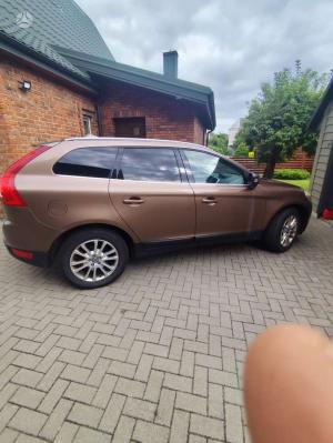 Brown Volvo XC60 2010 in Kaunas, with an engine capacity of 2.40 L and mileage of 420 thousand km for 7200 €, photo 4 on AUTOMOTO.COM.LV