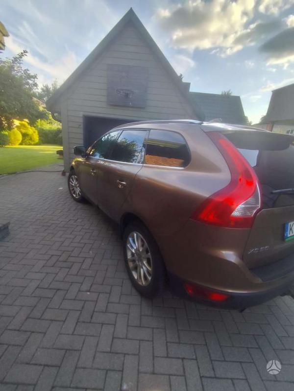 Brūns Volvo XC60 2010 Kauņa, ar dzinēja tilpumu 2.40 L un nobraukumu 420 tūkst. km par 7200 €, foto 7 vietnē AUTOMOTO.COM.LV