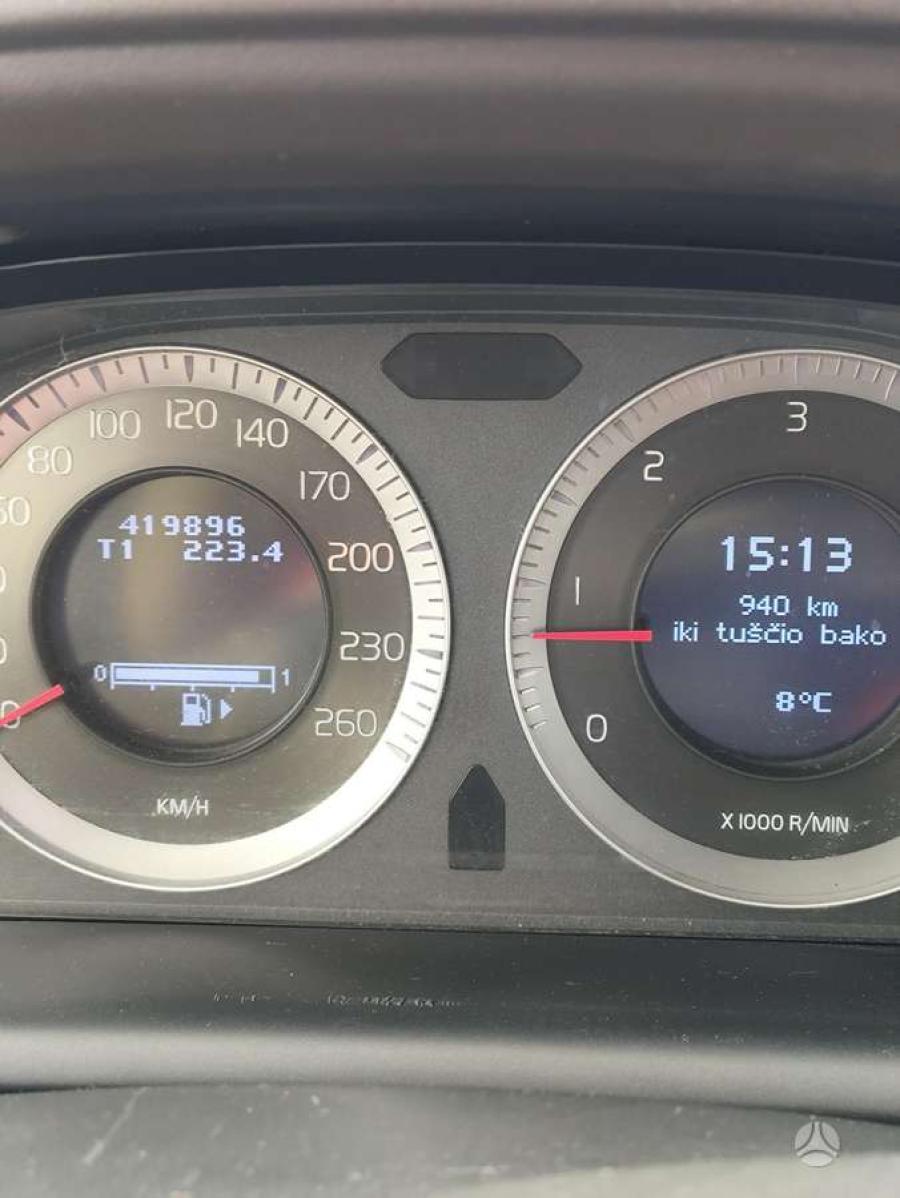 Brown Volvo XC60 2010 in Kaunas, with an engine capacity of 2.40 L and mileage of 420 thousand km for 7200 €, photo 9 on AUTOMOTO.COM.LV