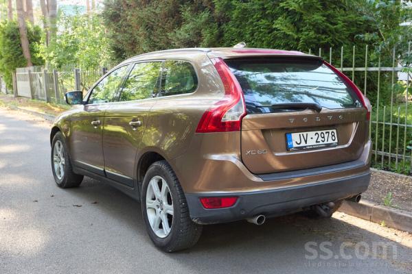 Brūns Volvo XC60 2010 Jūrmala, ar dzinēja tilpumu 2.40 L un nobraukumu 258 tūkst. km par 5800 €, foto 3 vietnē AUTOMOTO.COM.LV