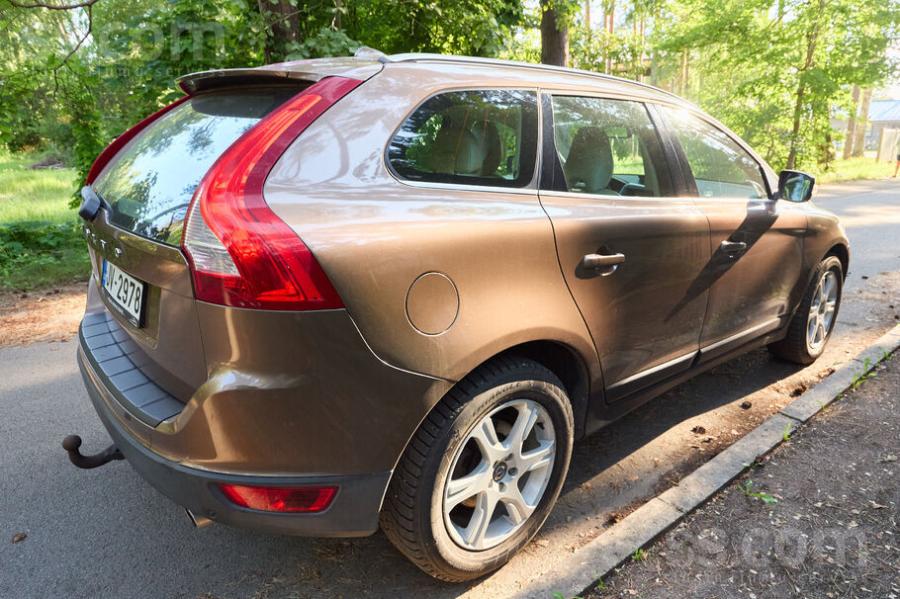 Brown Volvo XC60 2010 in Jurmala, with an engine capacity of 2.40 L and mileage of 258 thousand km for 5800 €, photo 5 on AUTOMOTO.COM.LV