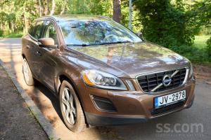 Brown Volvo XC60 2010 in Jurmala, with an engine capacity of 2.40 L and mileage of 258 thousand km for 5800 €, photo 6 on AUTOMOTO.COM.LV
