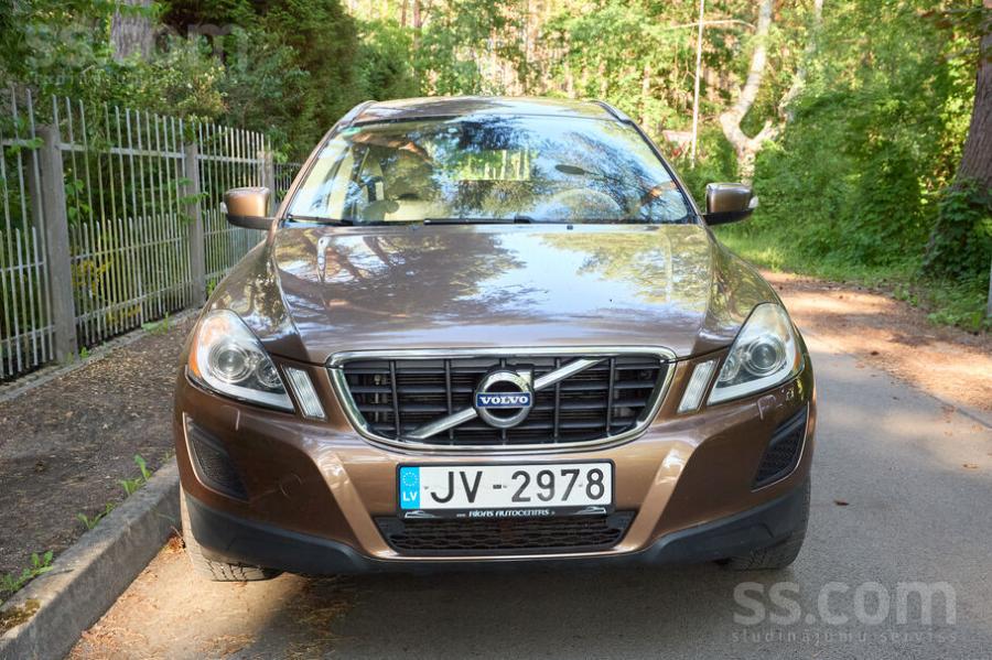 Brown Volvo XC60 2010 in Jurmala, with an engine capacity of 2.40 L and mileage of 258 thousand km for 5800 €, photo 7 on AUTOMOTO.COM.LV