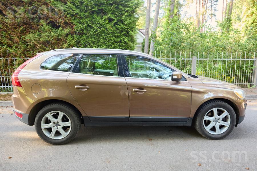 Brown Volvo XC60 2010 in Jurmala, with an engine capacity of 2.40 L and mileage of 258 thousand km for 5800 €, photo 10 on AUTOMOTO.COM.LV