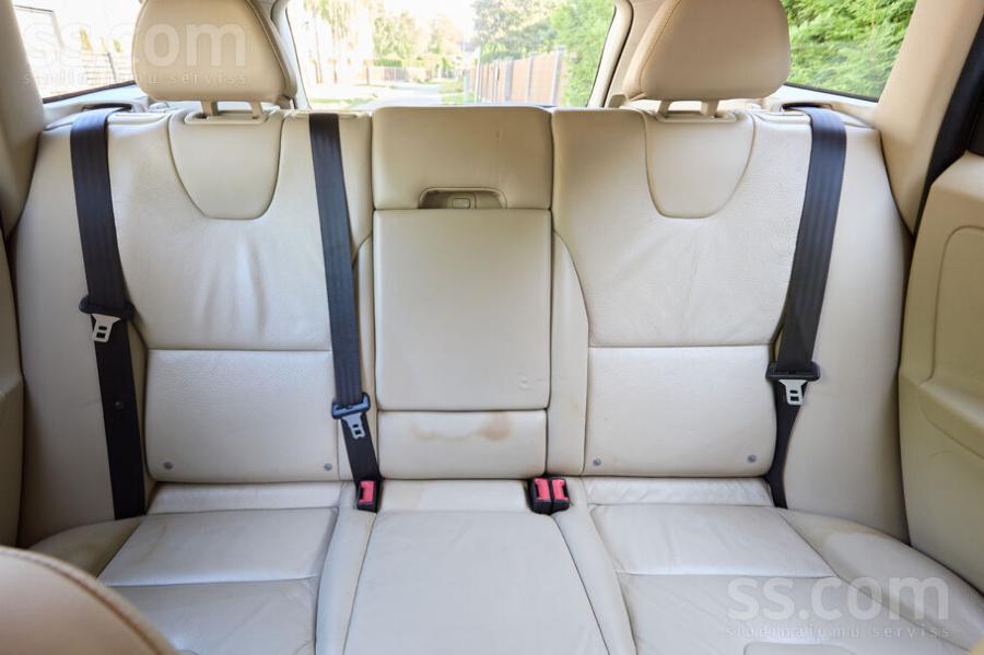 Brown Volvo XC60 2010 in Jurmala, with an engine capacity of 2.40 L and mileage of 258 thousand km for 5800 €, photo 15 on AUTOMOTO.COM.LV
