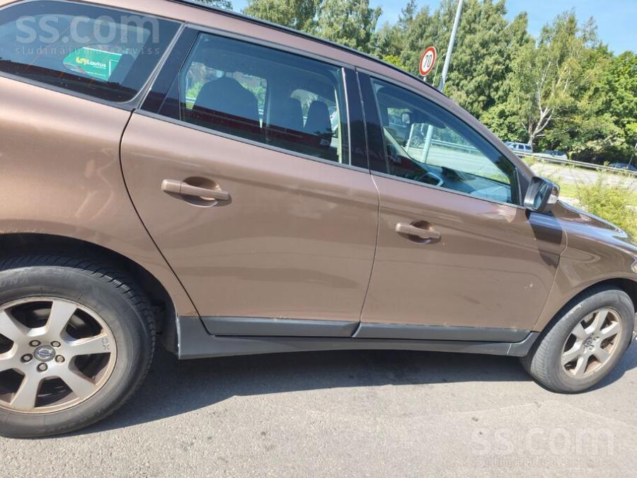 Brūns Volvo XC60 2010 Rīga, ar dzinēja tilpumu 2.40 L un nobraukumu 288 tūkst. km par 5000 €, foto 3 vietnē AUTOMOTO.COM.LV
