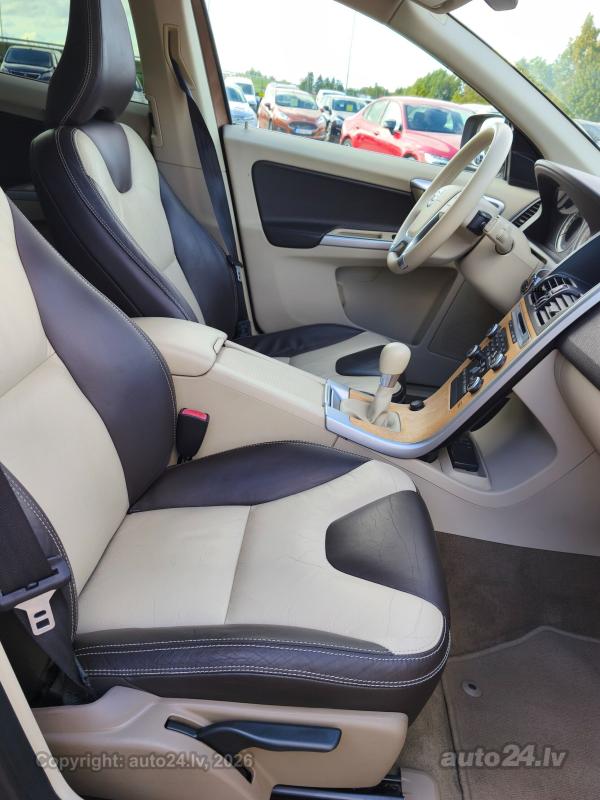 Brūns Volvo XC60 2010 Tartu, ar dzinēja tilpumu 2.40 L un nobraukumu 230 tūkst. km par 9990 €, foto 11 vietnē AUTOMOTO.COM.LV