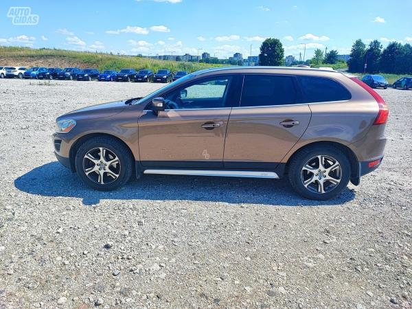Brūns Volvo XC60 2010 Viļņa, ar dzinēja tilpumu 2.40 L un nobraukumu 311 tūkst. km par 6700 €, foto 3 vietnē AUTOMOTO.COM.LV