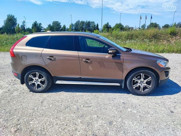 Brūns Volvo XC60 2010 Viļņa, ar dzinēja tilpumu 2.40 L un nobraukumu 311 tūkst. km par 6700 €, foto 5 vietnē AUTOMOTO.COM.LV