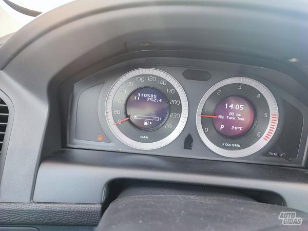 Brūns Volvo XC60 2010 Viļņa, ar dzinēja tilpumu 2.40 L un nobraukumu 311 tūkst. km par 6700 €, foto 9 vietnē AUTOMOTO.COM.LV