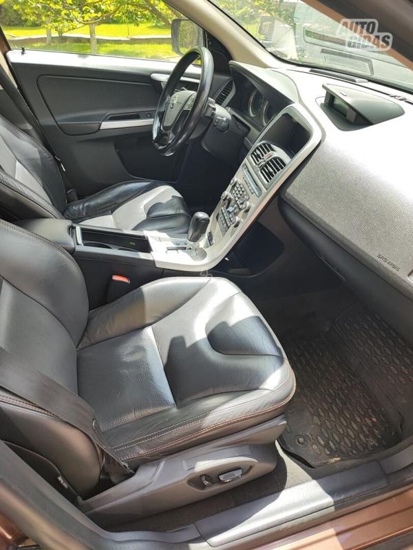 Brūns Volvo XC60 2010 Viļņa, ar dzinēja tilpumu 2.40 L un nobraukumu 311 tūkst. km par 6700 €, foto 11 vietnē AUTOMOTO.COM.LV