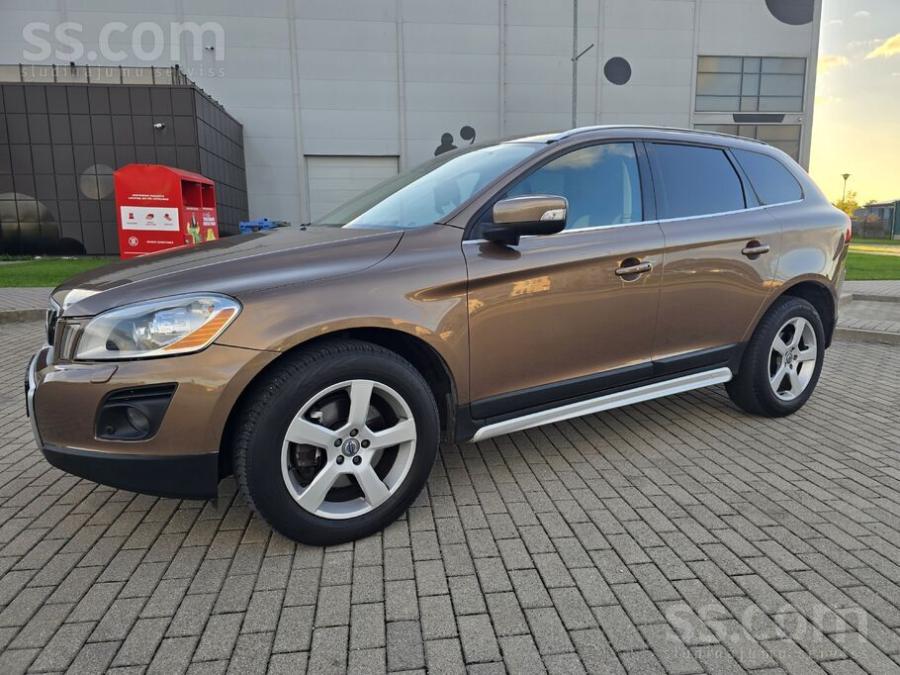 Brūns Volvo XC60 2010 Rīga, ar dzinēja tilpumu 2.40 L un nobraukumu 275 tūkst. km par 9900 €, foto 3 vietnē AUTOMOTO.COM.LV