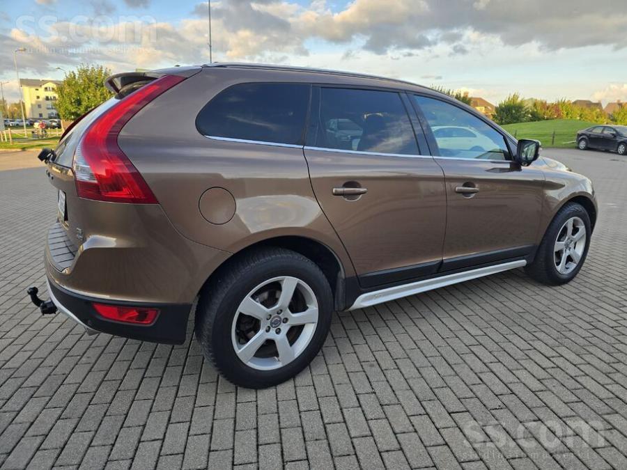 Brūns Volvo XC60 2010 Rīga, ar dzinēja tilpumu 2.40 L un nobraukumu 275 tūkst. km par 9900 €, foto 8 vietnē AUTOMOTO.COM.LV