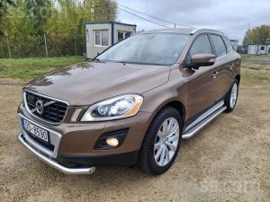 Brūns Volvo XC60 2010 Rīga, ar dzinēja tilpumu 2.40 L un nobraukumu 319 tūkst. km par 8495 €, foto  vietnē AUTOMOTO.COM.LV