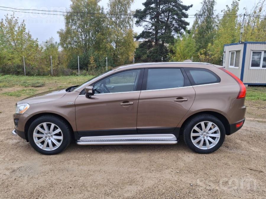 Brūns Volvo XC60 2010 Rīga, ar dzinēja tilpumu 2.40 L un nobraukumu 319 tūkst. km par 8495 €, foto 3 vietnē AUTOMOTO.COM.LV