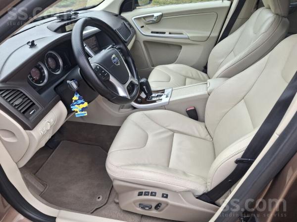 Brown Volvo XC60 2010 in Riga, with an engine capacity of 2.40 L and mileage of 319 thousand km for 8495 €, photo 11 on AUTOMOTO.COM.LV