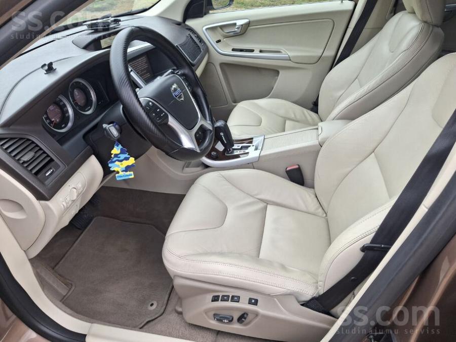 Brūns Volvo XC60 2010 Rīga, ar dzinēja tilpumu 2.40 L un nobraukumu 319 tūkst. km par 8495 €, foto 11 vietnē AUTOMOTO.COM.LV