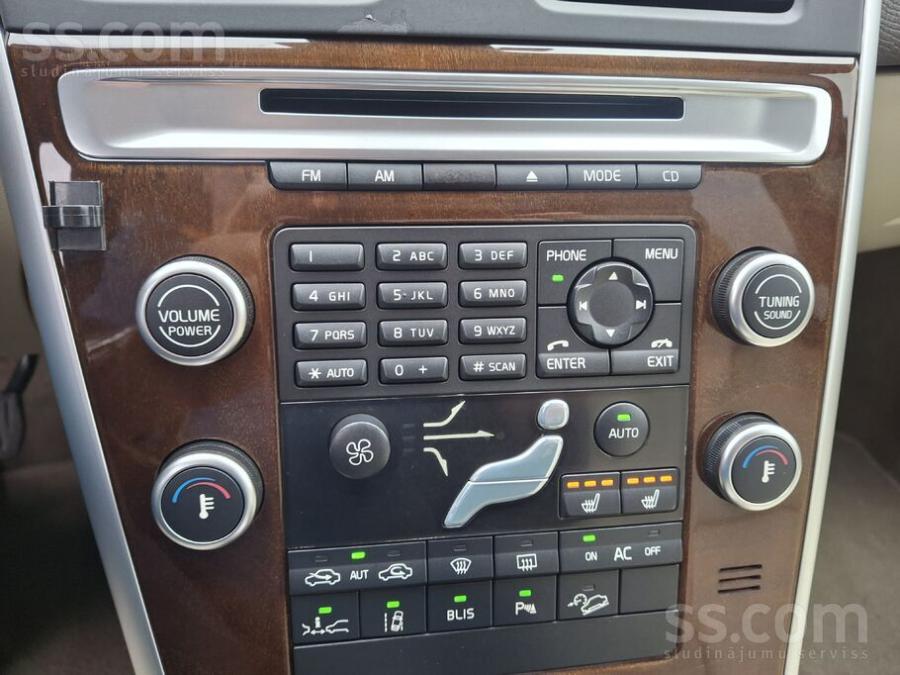 Brūns Volvo XC60 2010 Rīga, ar dzinēja tilpumu 2.40 L un nobraukumu 319 tūkst. km par 8495 €, foto 19 vietnē AUTOMOTO.COM.LV