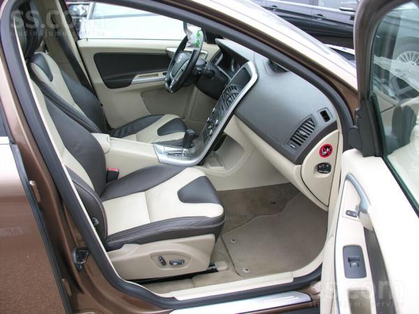 Brūns Volvo XC60 2011 Rīga, ar dzinēja tilpumu 2.40 L un nobraukumu 0 tūkst. km par 8350 €, foto 8 vietnē AUTOMOTO.COM.LV