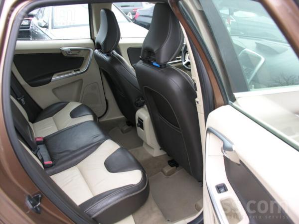 Brūns Volvo XC60 2011 Rīga, ar dzinēja tilpumu 2.40 L un nobraukumu 0 tūkst. km par 8350 €, foto 9 vietnē AUTOMOTO.COM.LV