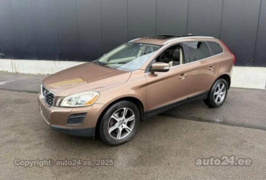 Brūns Volvo XC60 2011 Tallina, ar dzinēja tilpumu 2.40 L un nobraukumu 240 tūkst. km par 10990 €, foto 1 vietnē AUTOMOTO.COM.LV