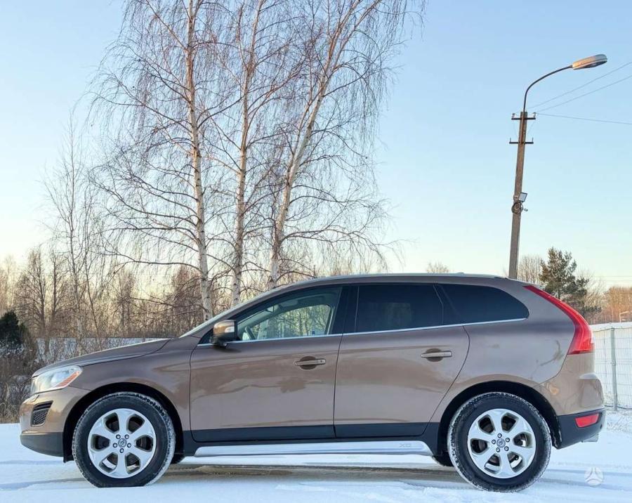 Brūns Volvo XC60 2011 Šauļi, ar dzinēja tilpumu 2.40 L un nobraukumu 262 tūkst. km par 10999 €, foto 13 vietnē AUTOMOTO.COM.LV
