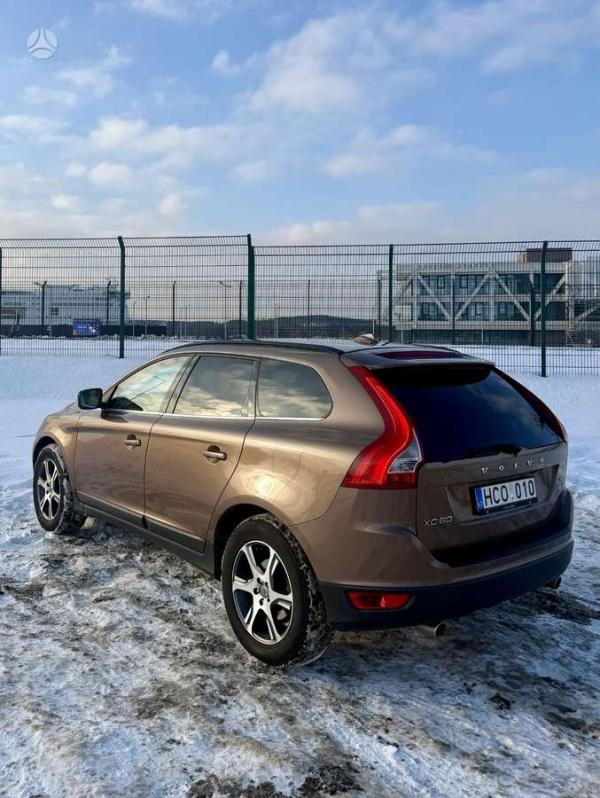 Brown Volvo XC60 2011 in Klaipeda, with an engine capacity of 2.40 L and mileage of 275 thousand km for 9000 €, photo 2 on AUTOMOTO.COM.LV