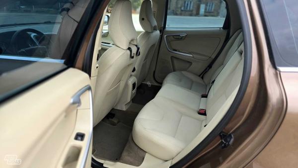 Brūns Volvo XC60 2011 Šauļi, ar dzinēja tilpumu 2.00 L un nobraukumu 216 tūkst. km par 6550 €, foto 10 vietnē AUTOMOTO.COM.LV