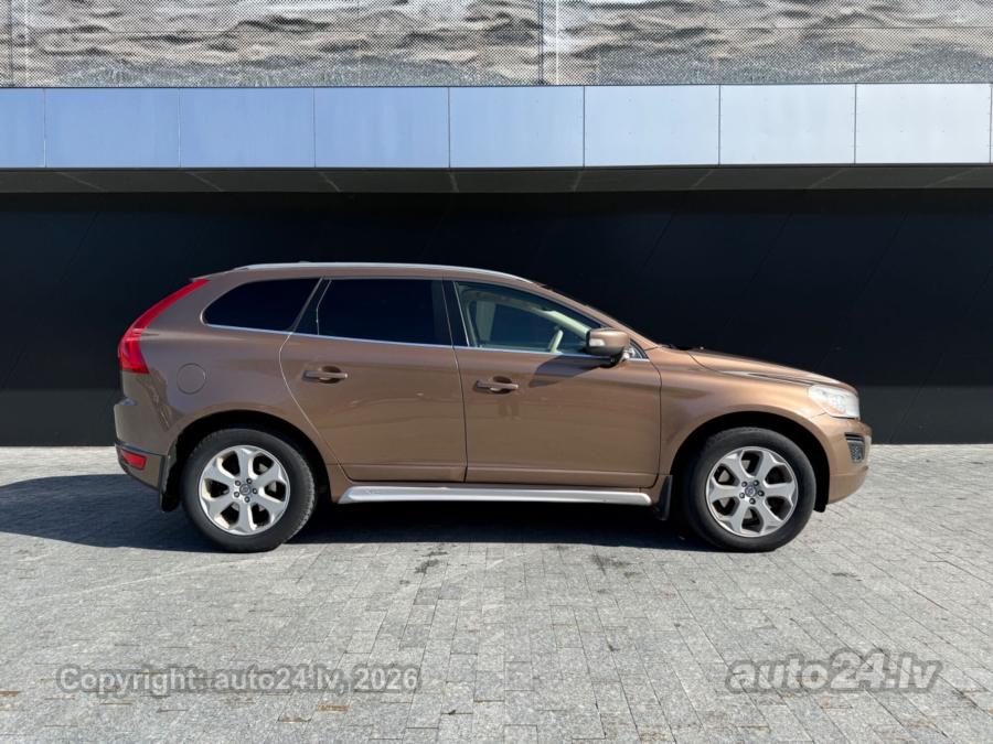 Brown Volvo XC60 2011 in Tallinn, with an engine capacity of 2.40 L and mileage of 280 thousand km for 9980 €, photo 7 on AUTOMOTO.COM.LV