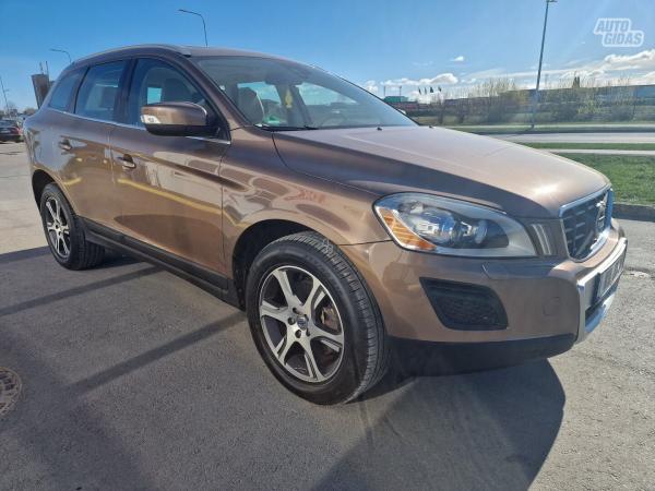 Brūns Volvo XC60 2011 Kretinga, ar dzinēja tilpumu 2.40 L un nobraukumu 324 tūkst. km par 8899 €, foto 3 vietnē AUTOMOTO.COM.LV
