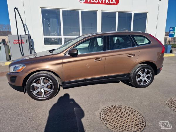 Brūns Volvo XC60 2011 Kretinga, ar dzinēja tilpumu 2.40 L un nobraukumu 324 tūkst. km par 8899 €, foto 4 vietnē AUTOMOTO.COM.LV