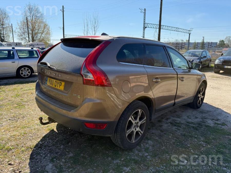 Brown Volvo XC60 2011 in Ogre, with an engine capacity of 2.00 L and mileage of 215 thousand km for 3090 €, photo 4 on AUTOMOTO.COM.LV