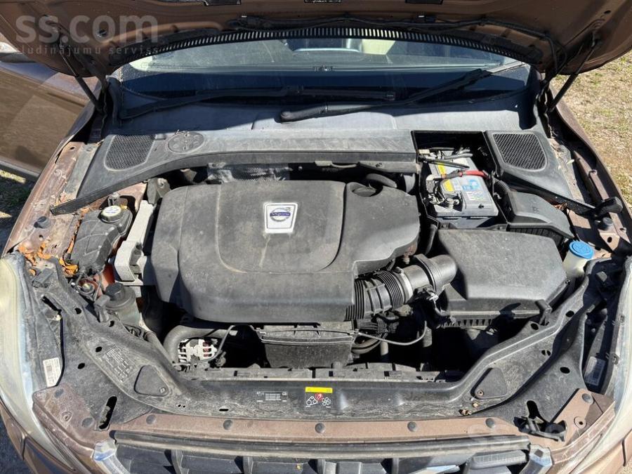 Brown Volvo XC60 2011 in Ogre, with an engine capacity of 2.00 L and mileage of 215 thousand km for 3090 €, photo 8 on AUTOMOTO.COM.LV