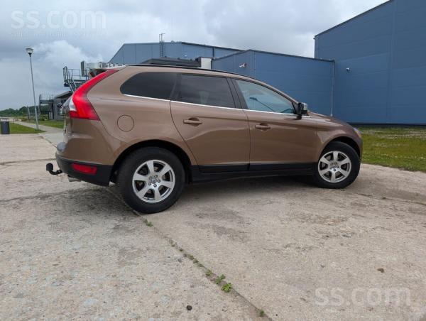 Brūns Volvo XC60 2011 Rīga, ar dzinēja tilpumu 2.40 L un nobraukumu 320 tūkst. km par 7800 €, foto 9 vietnē AUTOMOTO.COM.LV