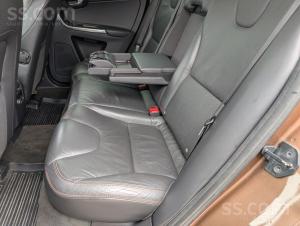 Brūns Volvo XC60 2011 Rīga, ar dzinēja tilpumu 2.40 L un nobraukumu 320 tūkst. km par 7800 €, foto 19 vietnē AUTOMOTO.COM.LV